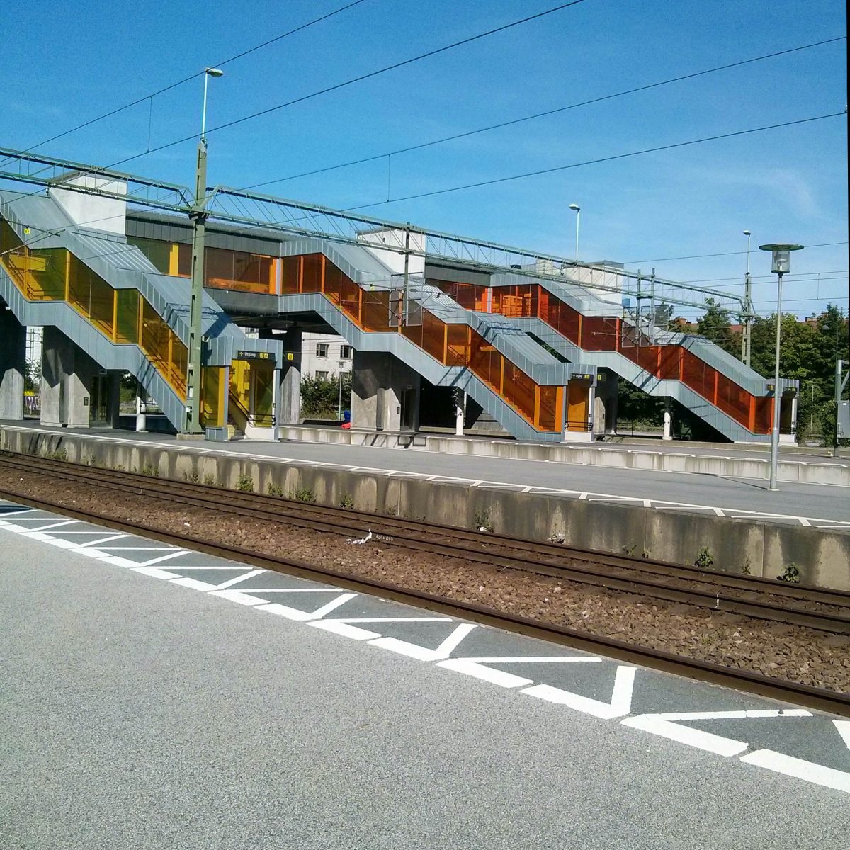 72 Hours Wayfinding in 3 Airports & 2 Train Stations – Studio Jonah