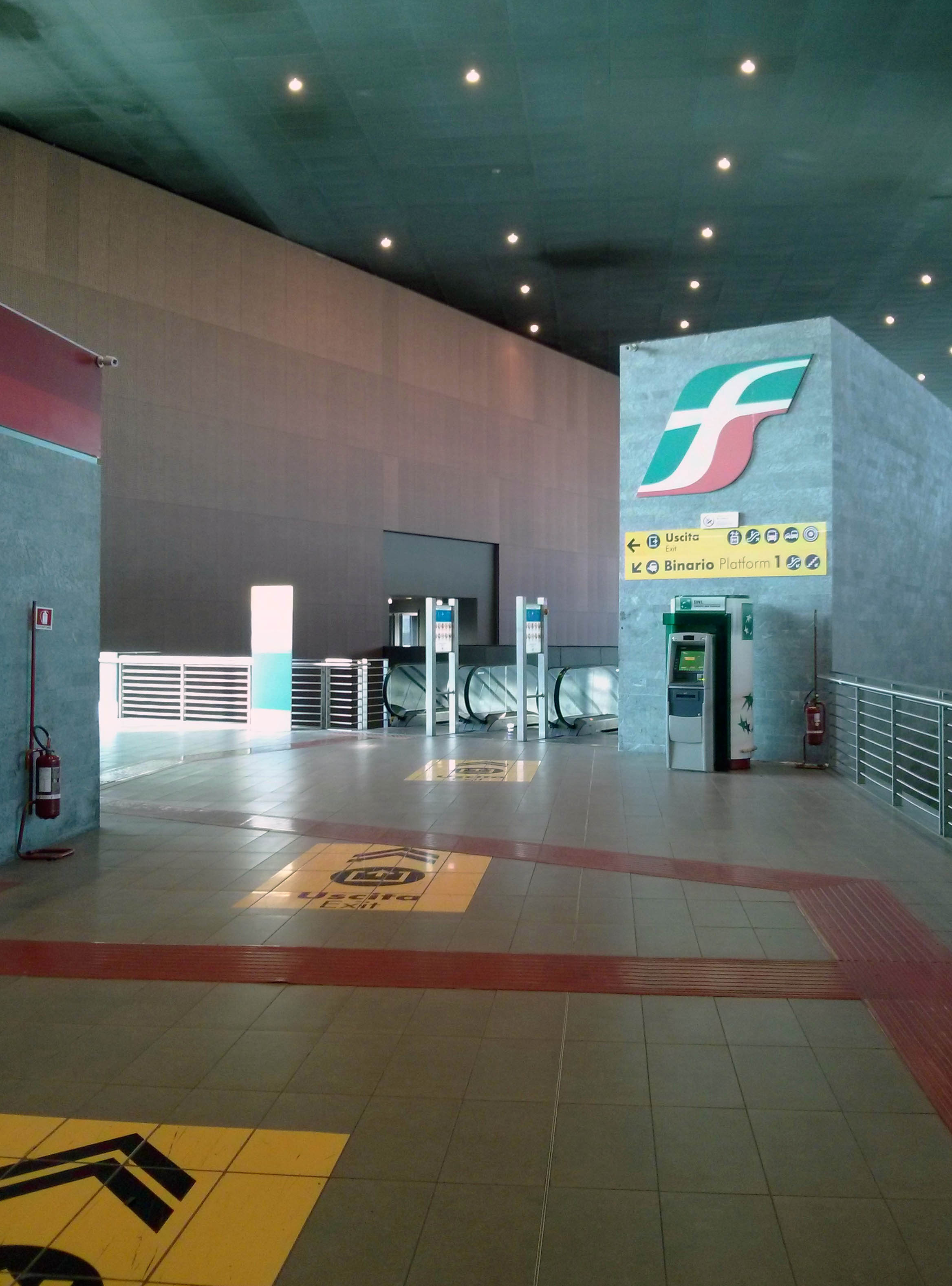 72 Hours Wayfinding in 3 Airports & 2 Train Stations - Studio Jonah