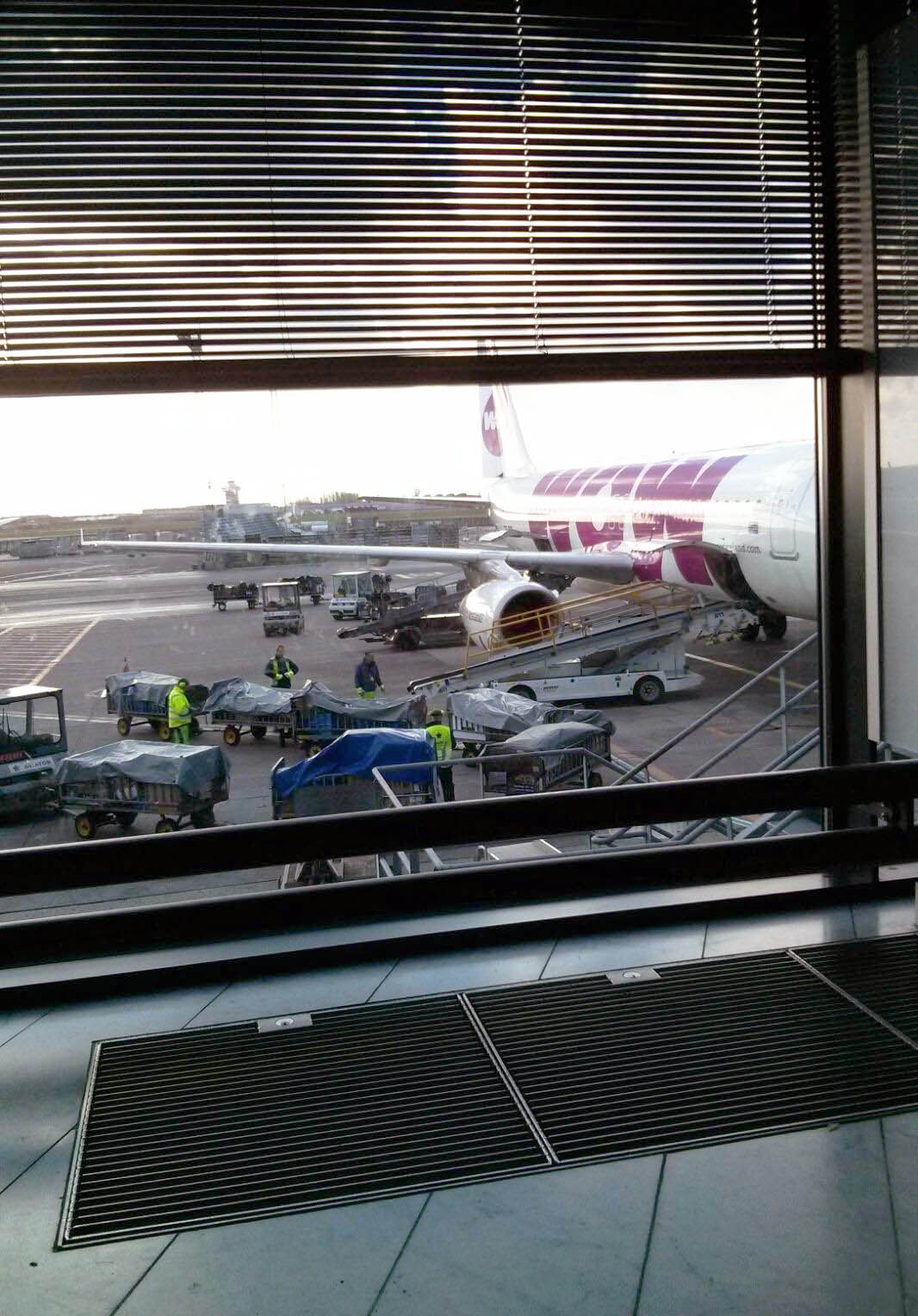 72 Hours Wayfinding in 3 Airports & 2 Train Stations - Studio Jonah